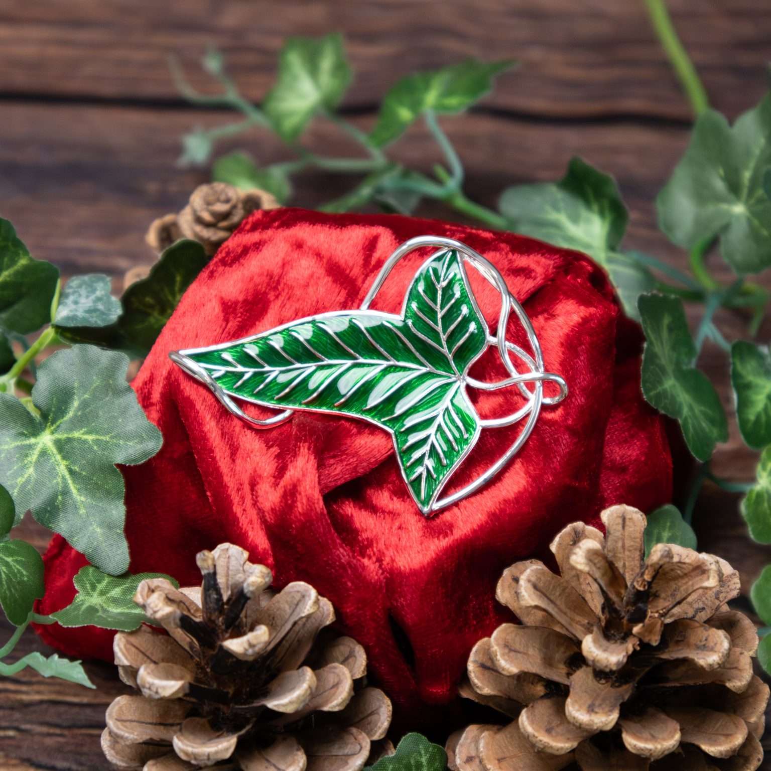The Lord Of The Rings - Officially Licensed Leaf Of Lothlorien Brooch